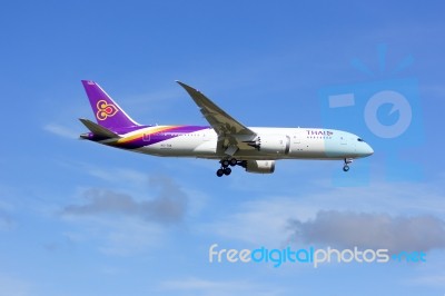 Boeing 787-800 Dreamliner Stock Photo - Royalty Free Image ID 100349970