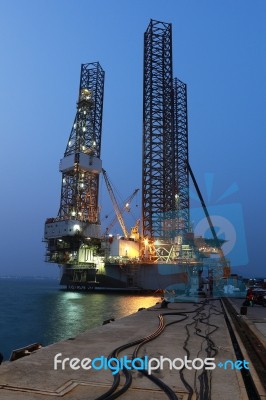 Jack Up Oil Drilling Rig Stock Photo - Royalty Free Image ID 100212852